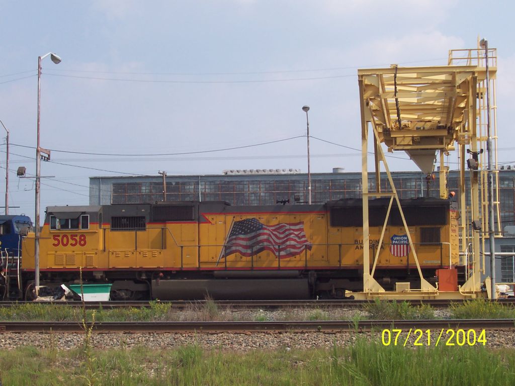 UP 5058 with American flag